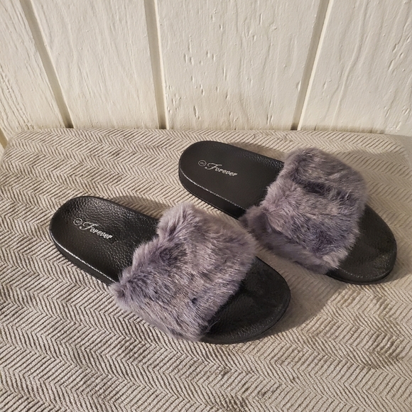 Shoes | Nib Forever Link Fluffy Furry Faux Fur Slide Ons | Poshmark